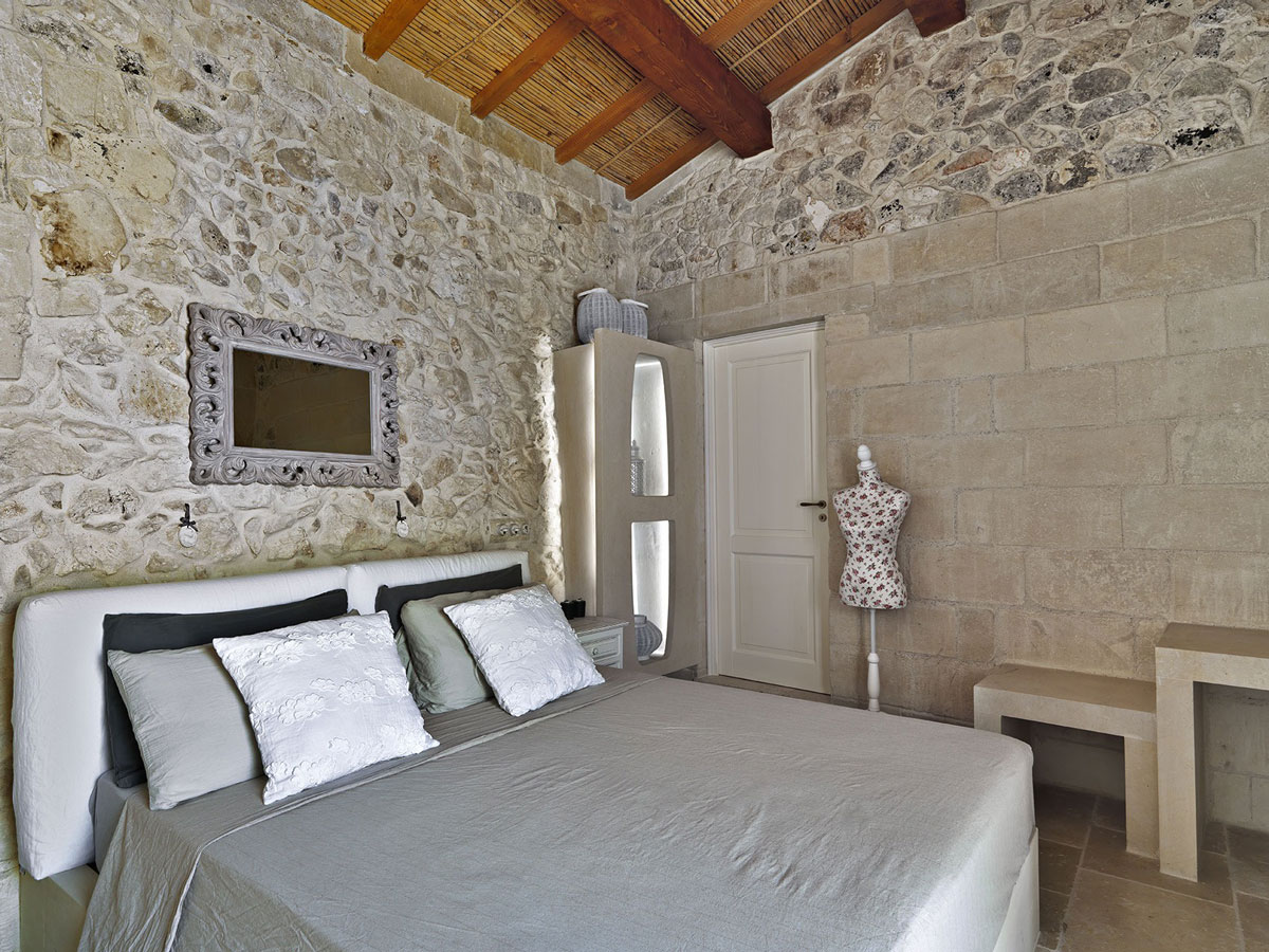 bedroom-natural-stone-walls-relais-masseria-capasa-hotel | Ancient ...